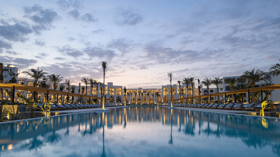 Serry Beach Resort Holidays 2025/2026 – Hotel