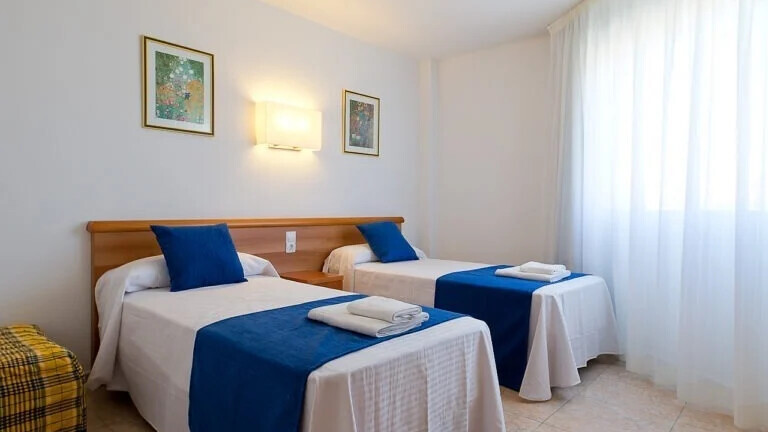 Pineda Park, Costa Dorada - Holiday.co.uk