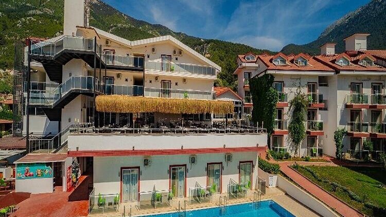 Sunshine Holiday Resort 2026/2027 – Hotel