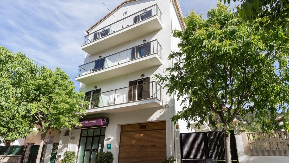 FERGUS Style Soller Beach, Majorca – HolidayGems.co.uk