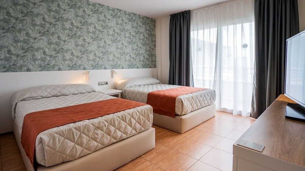 Ponient Piramide Salou, Costa Dorada 2026/2027 – Hotel